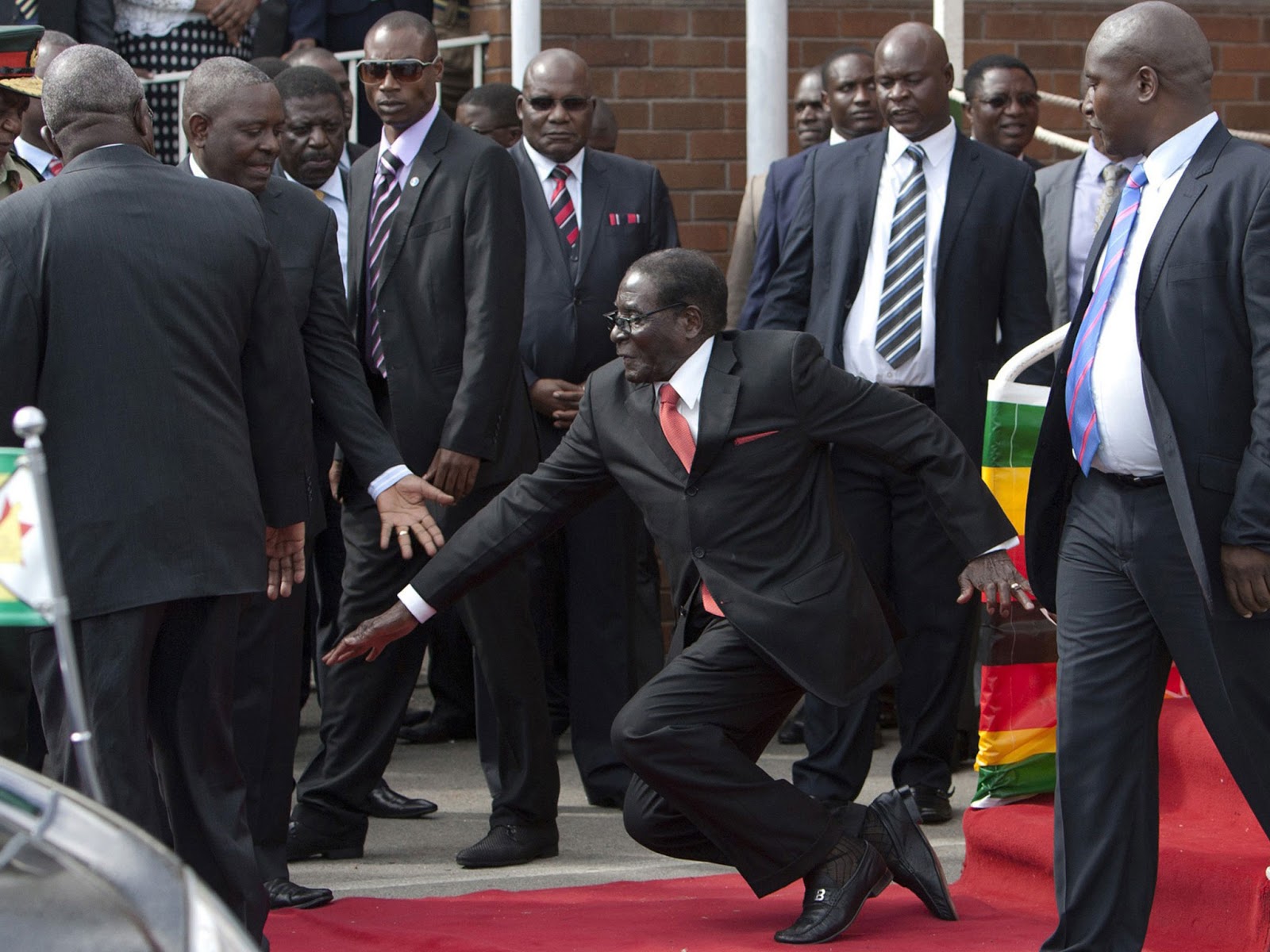 Confirmed Breaking News !! Zimbabwe’s Robert Mugabe Passes On Aged 92 ...