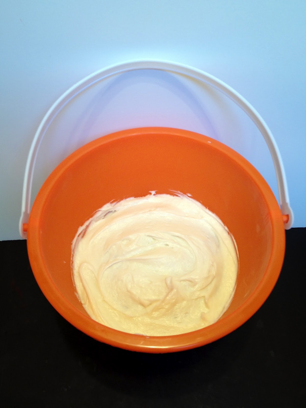 The Sweetest Summer Cake ~ Beach Bucket Cake Tutorial | DIY | Before It ...