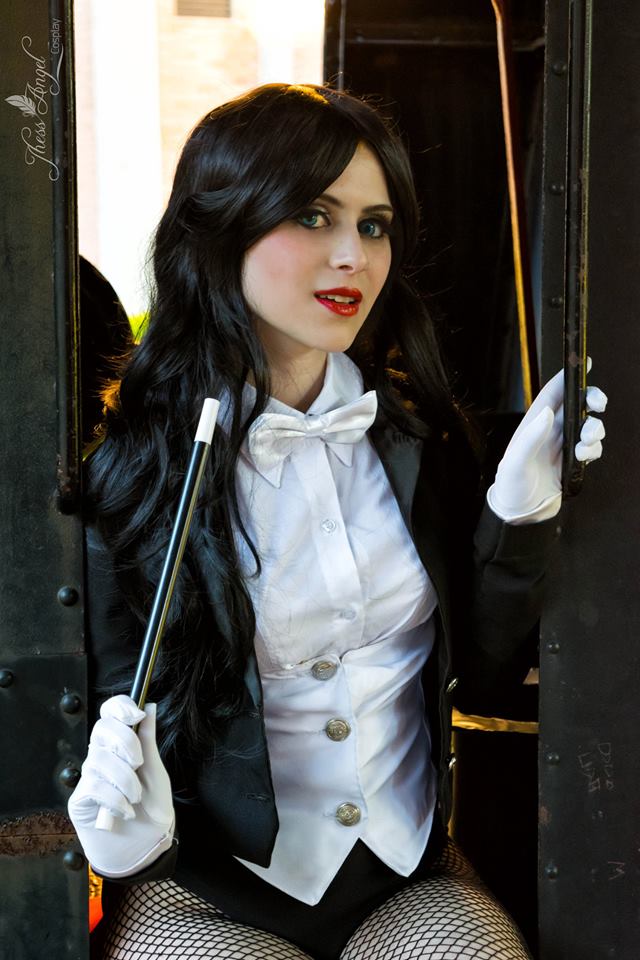 Calvin's Canadian Cave of Coolness: Zatanna Cosplay By Jhess Angel