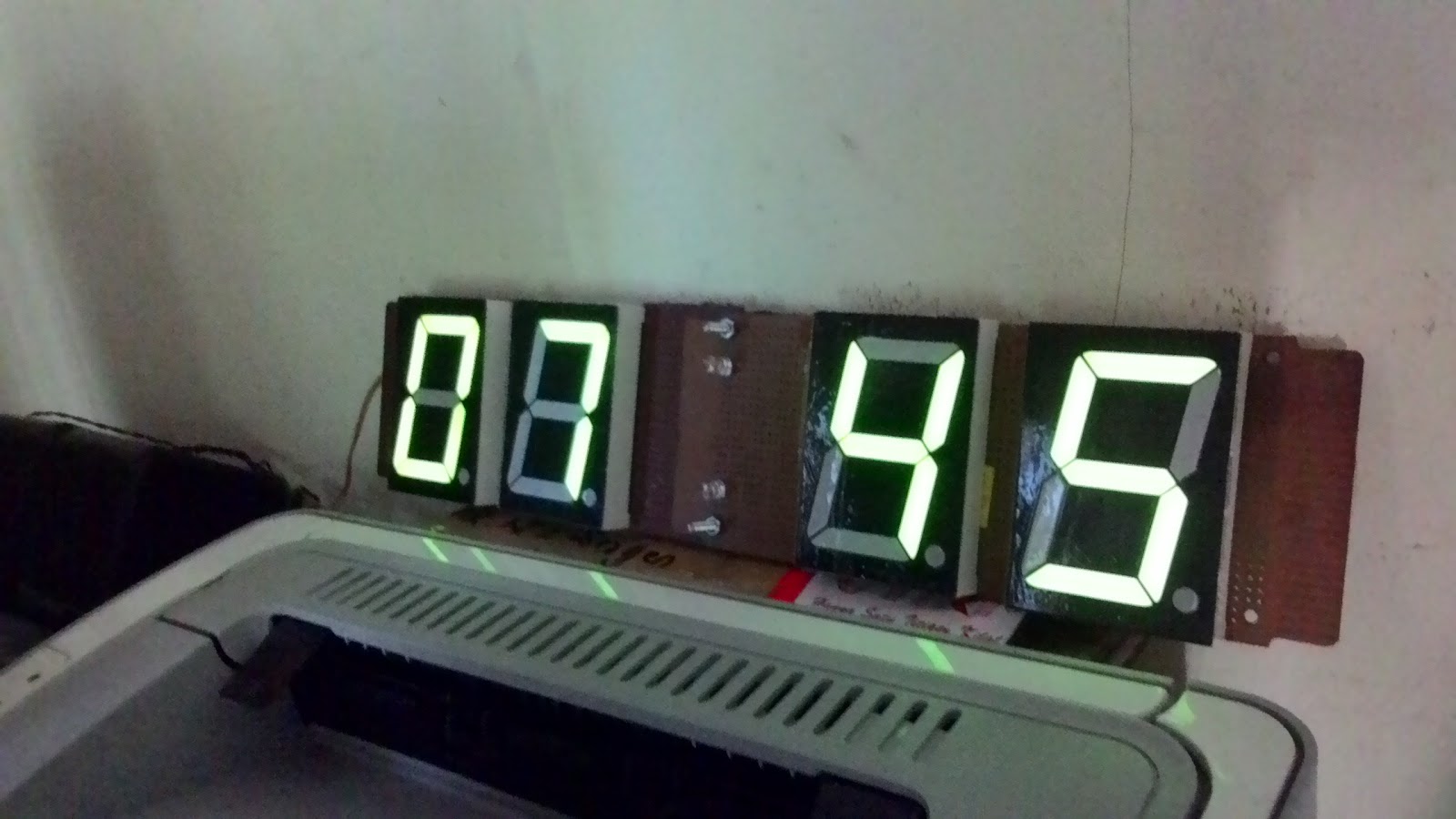 Membuat jam digital dengan seven segmen besar 9 V ~ Blog edukasi