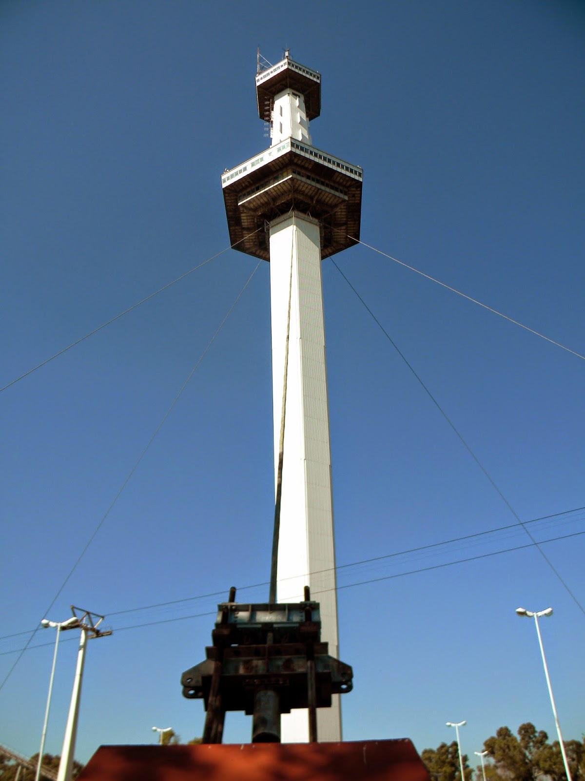 Explorador Turístico: Torre Espacial del Parque de la Ciudad