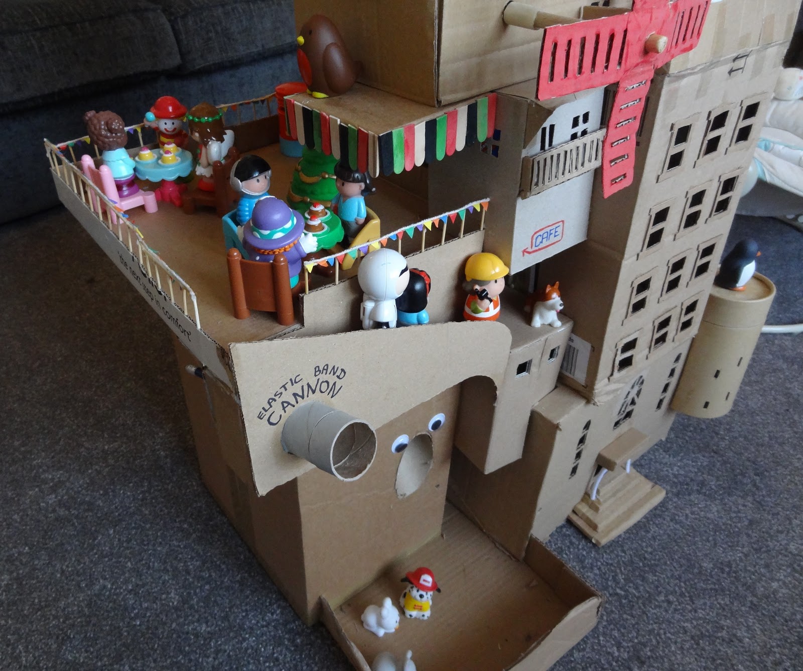 Tom's Creativity Brain Dump: Cardboard box tower