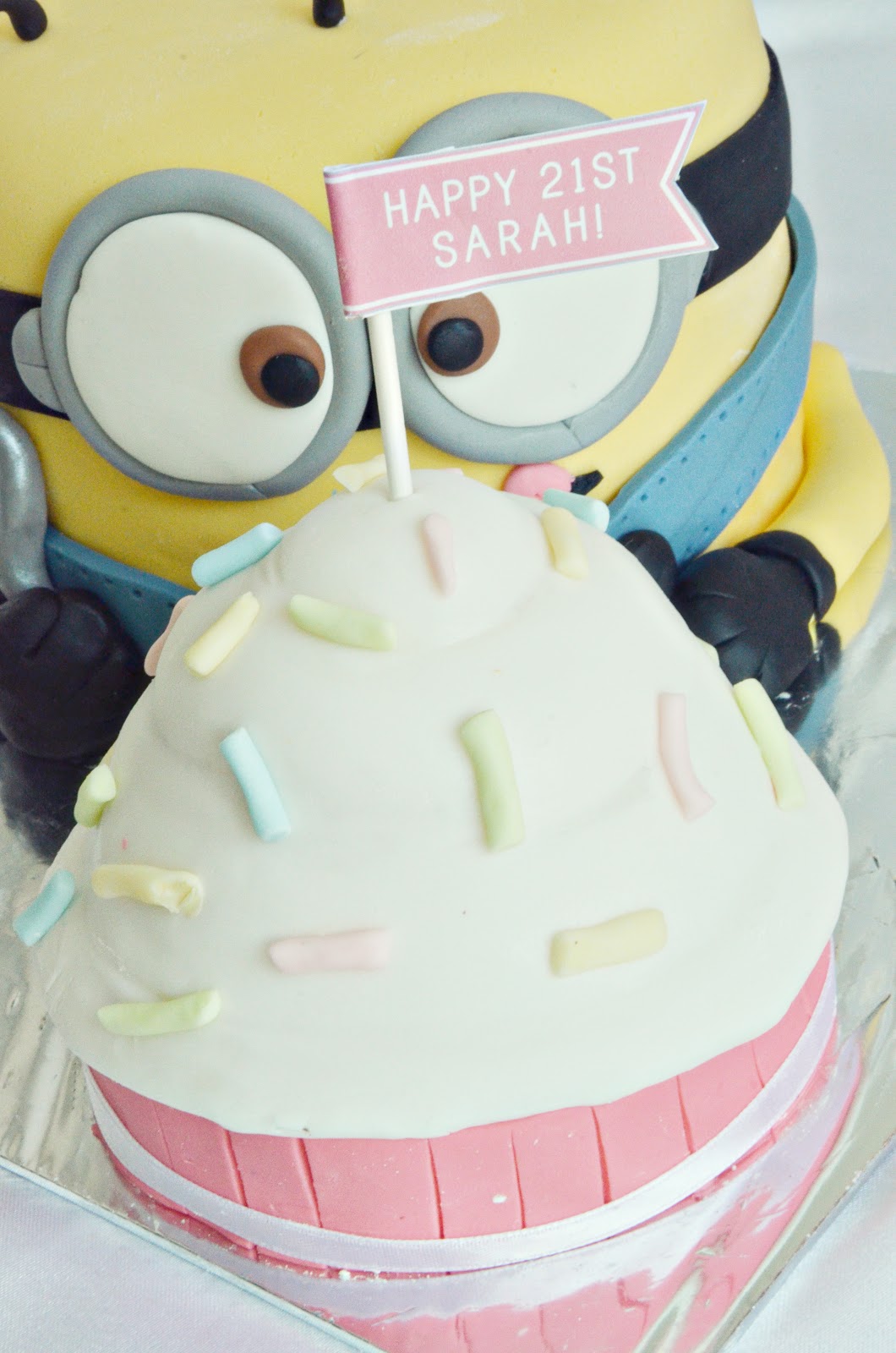 Cake: Minion Inspired Fondant Cake | Creme Berry's Blog