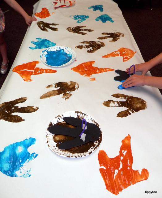 Tippytoe Crafts: Dinosaur Stomp