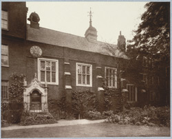 Medieval London : Staple Inn