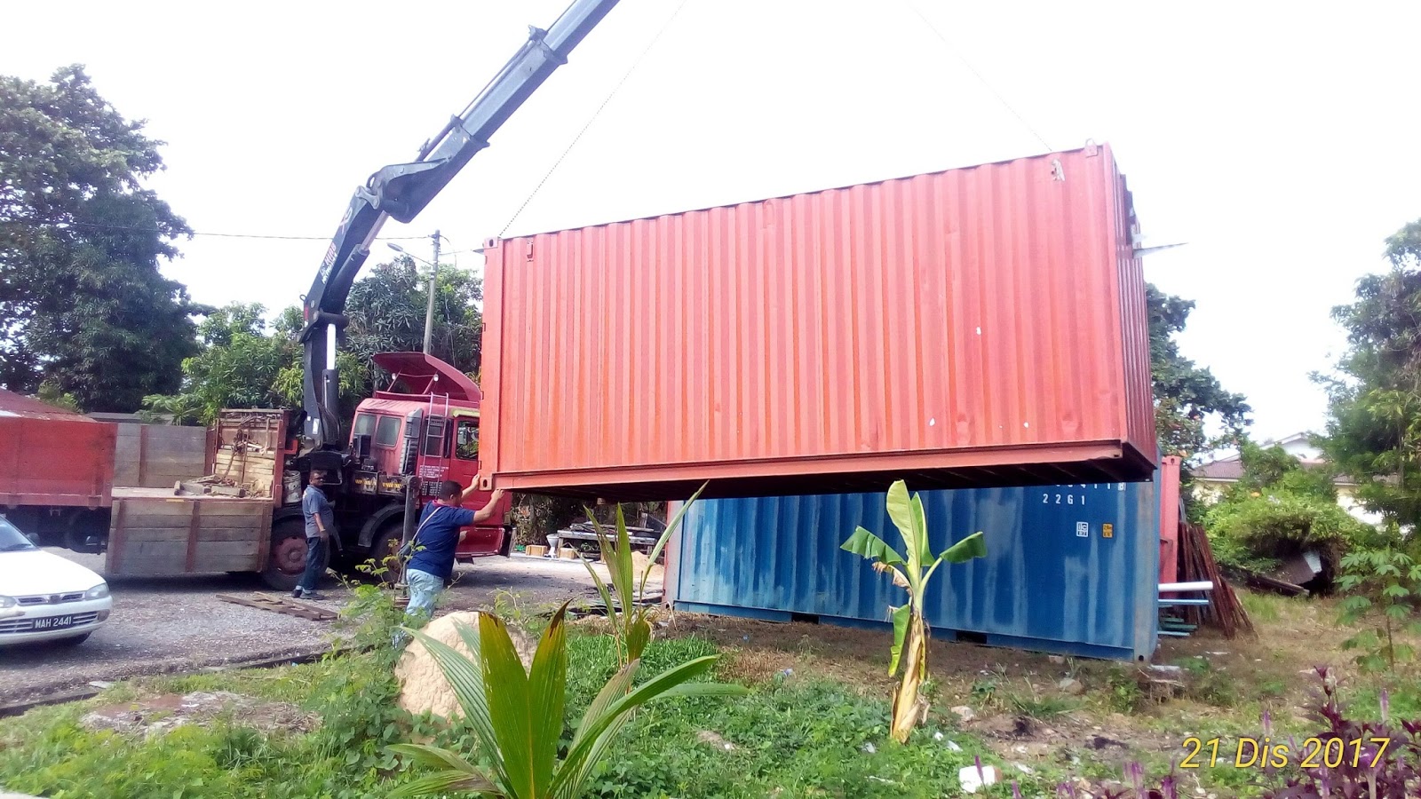 Membekal kontena pejabat