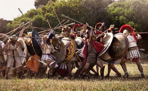 Αυτόχθονες Έλληνες: Η ΟΠΛΙΤΙΚΗ ΦΑΛΑΓΓΑ ΣΕ ΣΥΡΡΑΞΗ
