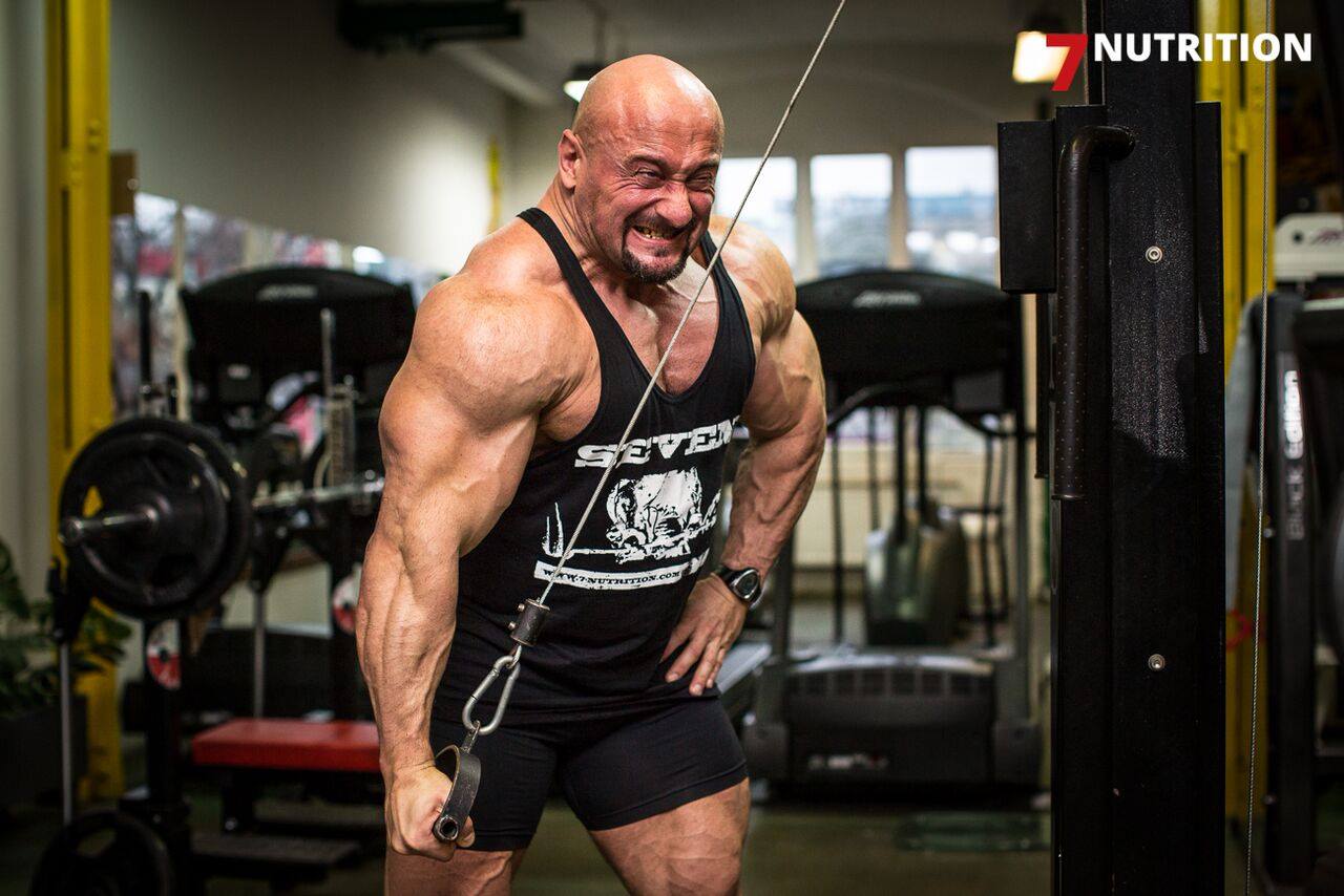 Muscle Lover: Polish IFBB Pro bodybuilder Robert Piotrkowicz