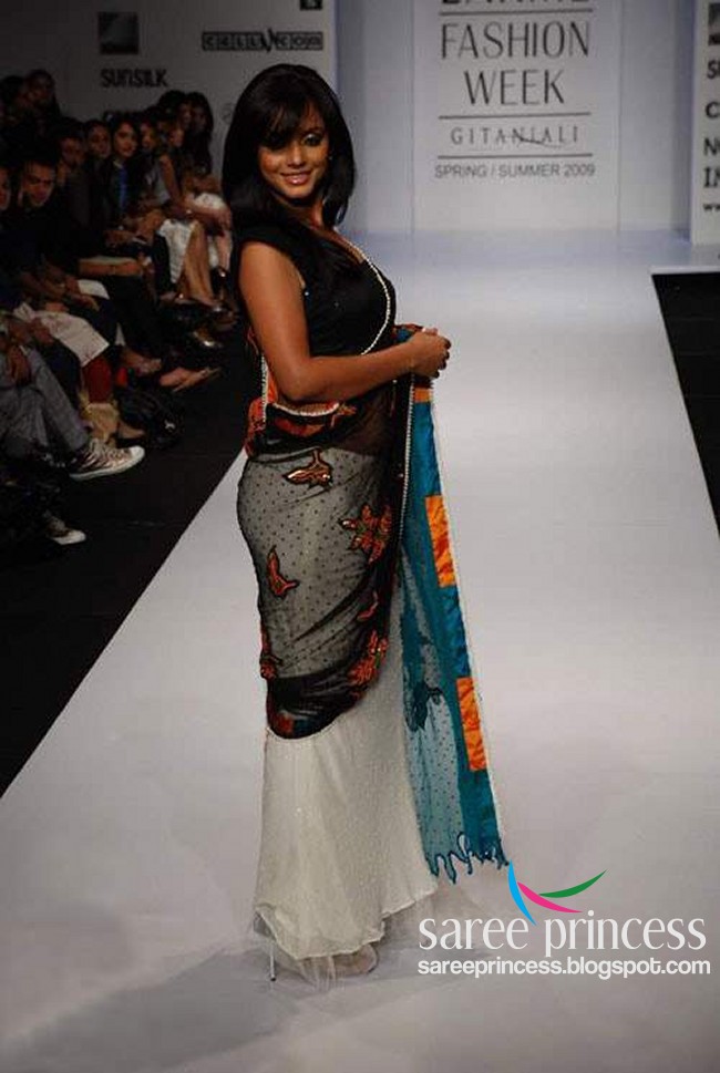 Bollywood actress and model neetu chandra mesmerizing in bare back see ...