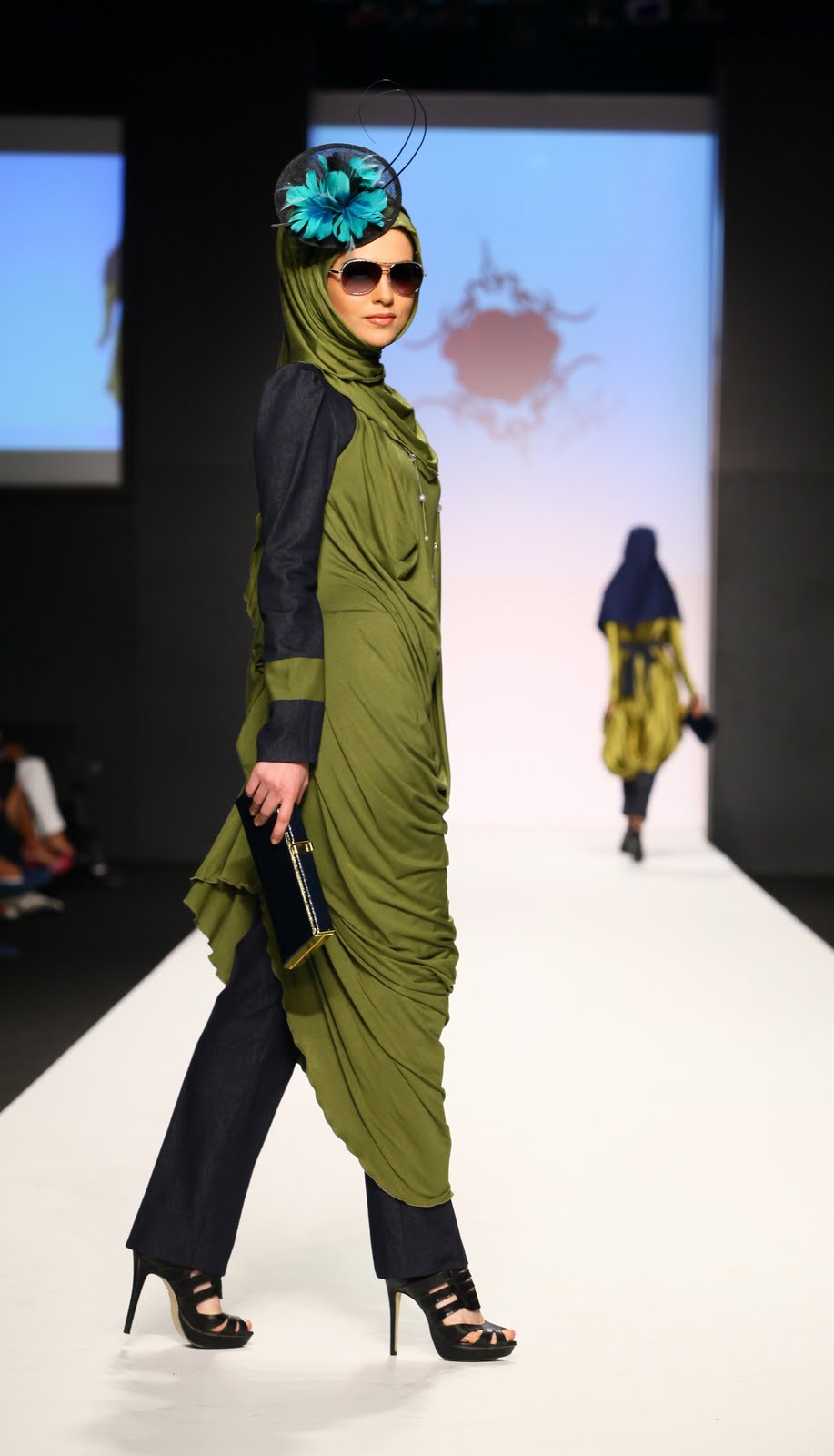 Hijab Styles At Dubai Fashion Week 2011 | Hijab Styles, Hijab Pictures ...