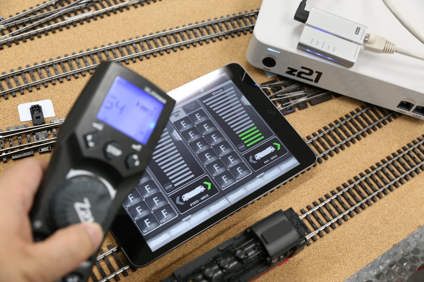 さらに今後ECoSのSnifferに接続してWLANmausでECoSを操作してみようと思う。