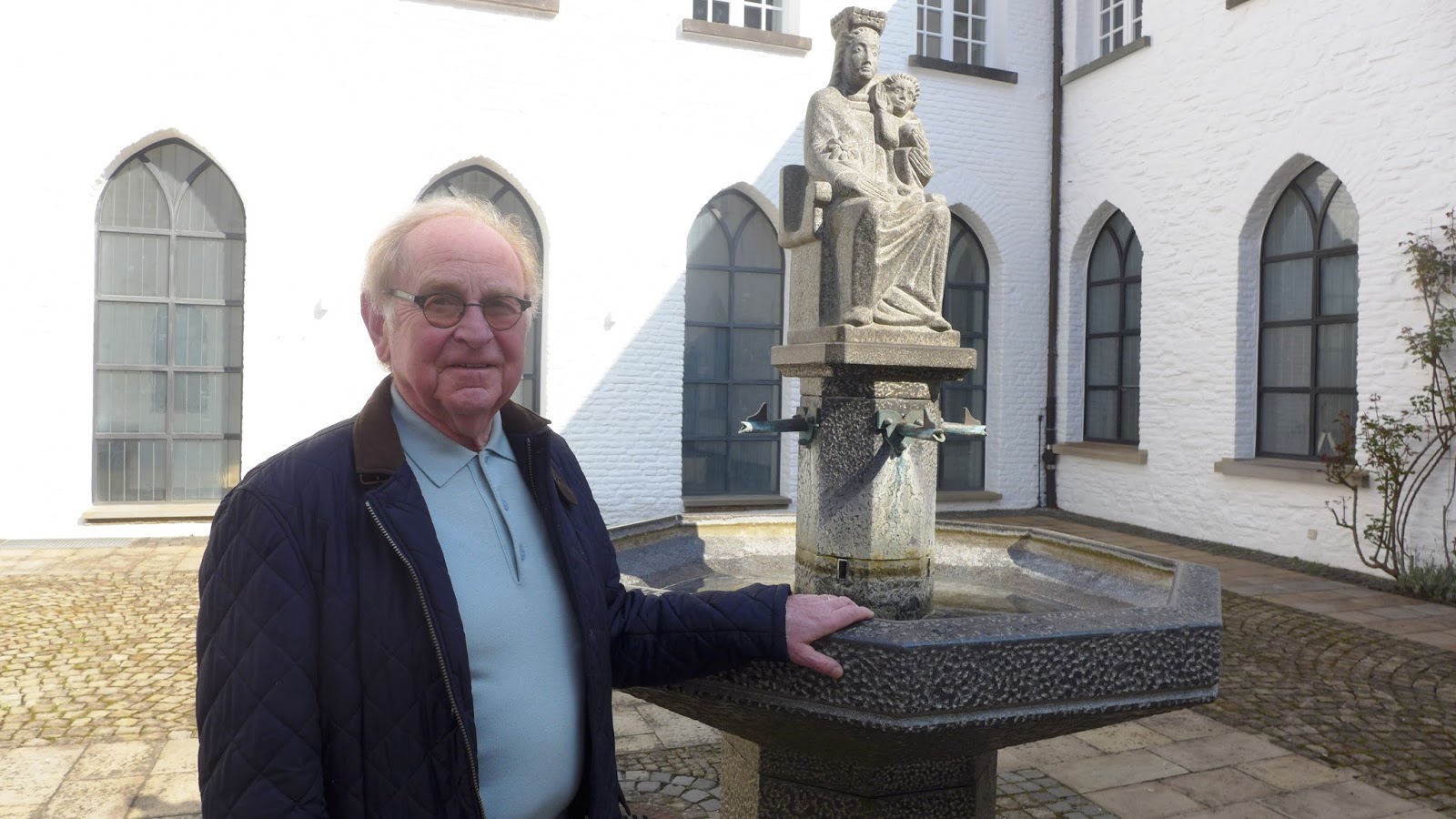 Redaktion Emons: Hans Theo Horn: Ein "Klosterbruder" tritt kürzer