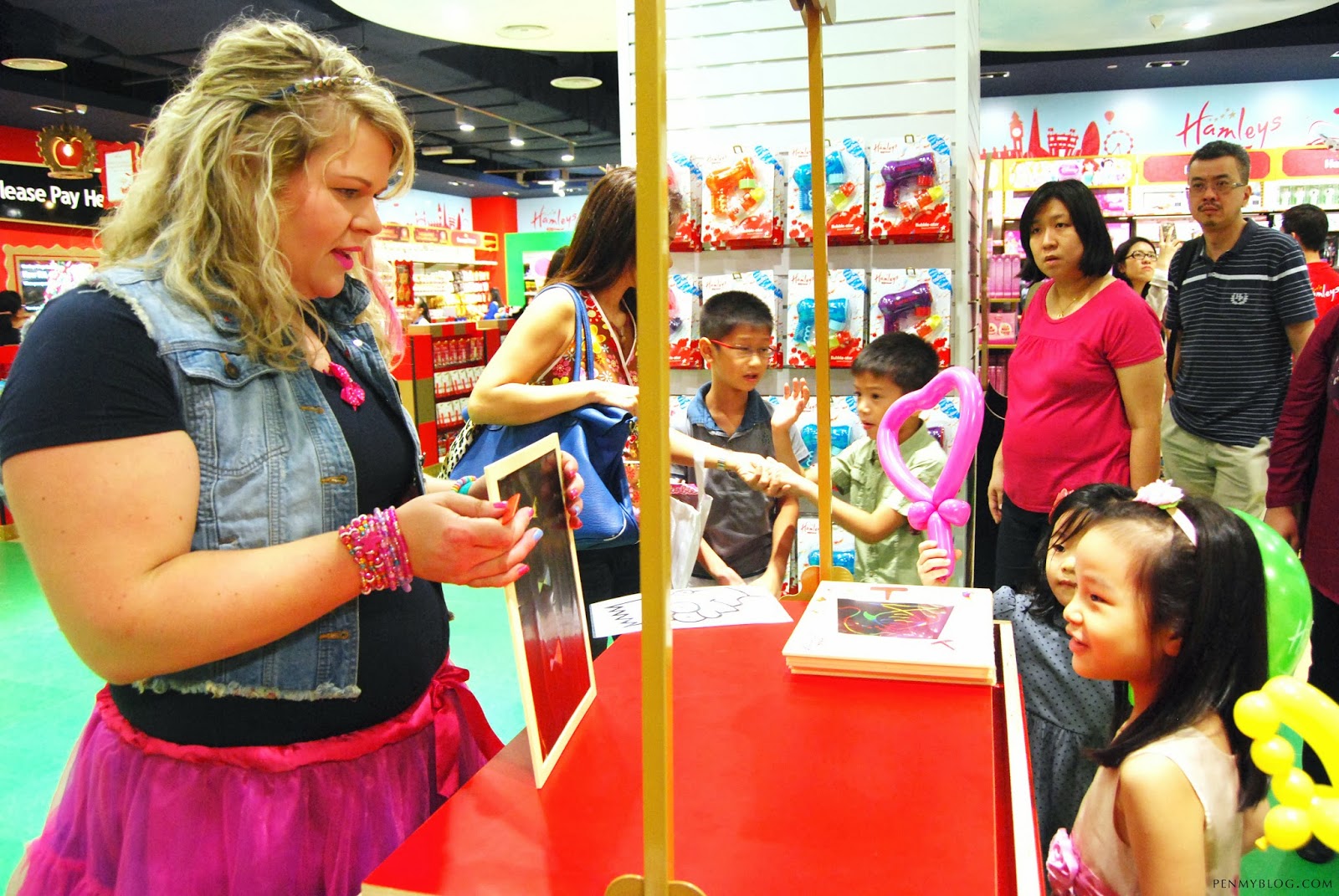 Pen My Blog: Hamleys First Flagship Store Opens in One Utama