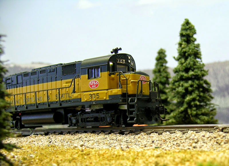 N Scale DCC Decoder Installs: TCS CN-GP in a Life Like C424
