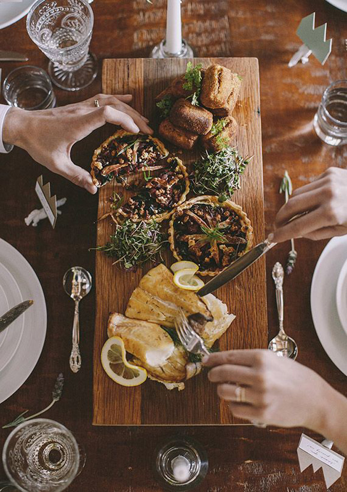 WICKED FAERIE QUEEN: THE NEW OLD WAVE IN FOOD SERVING.....RUSTIC BOARDS
