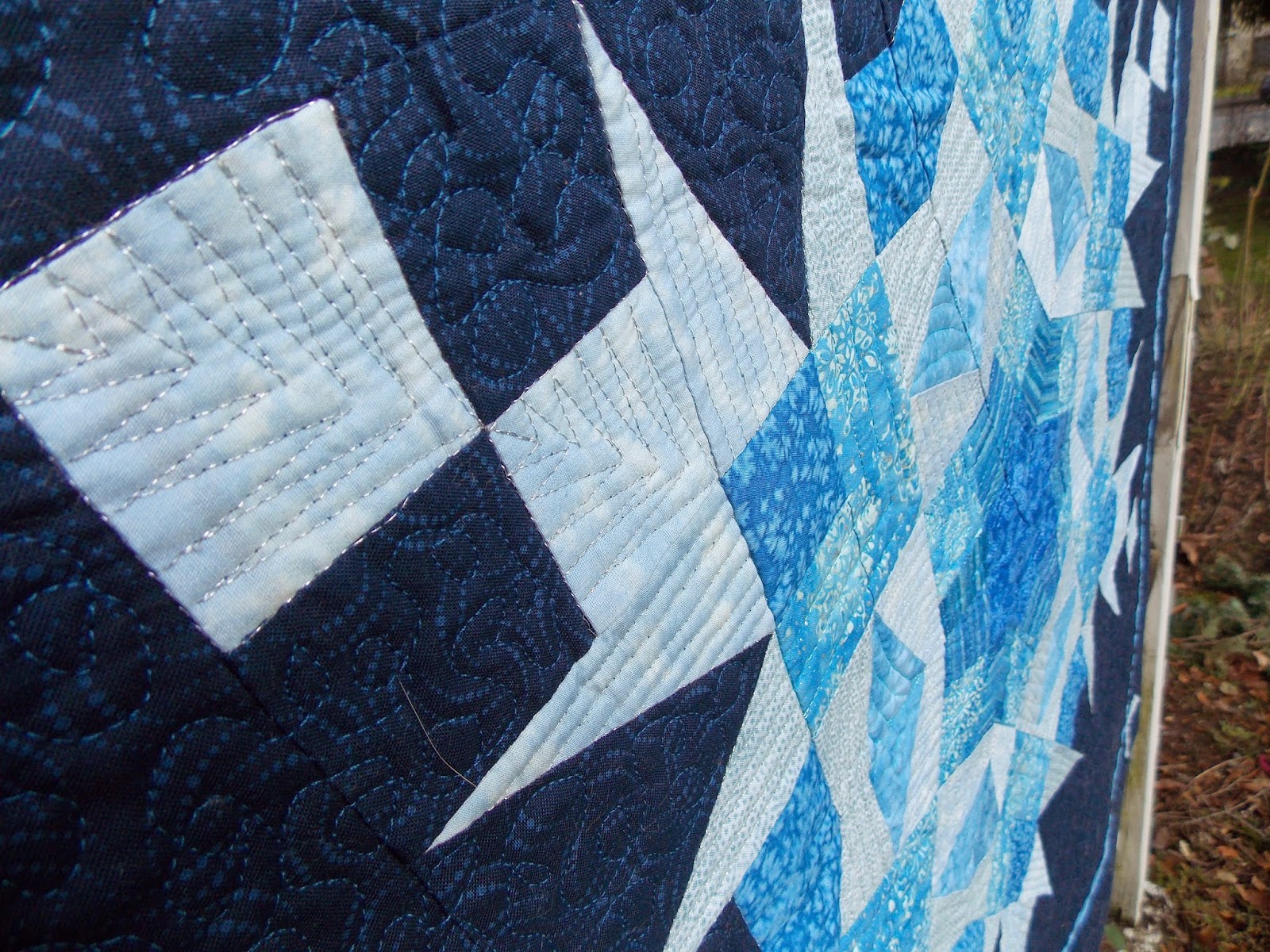 The Queen Quilts: Snow Crystal Quilt