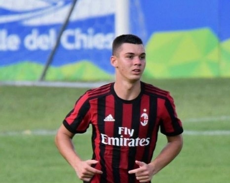 Albanian talent Ismet Sinani shining with Milan, chooses to play for ...