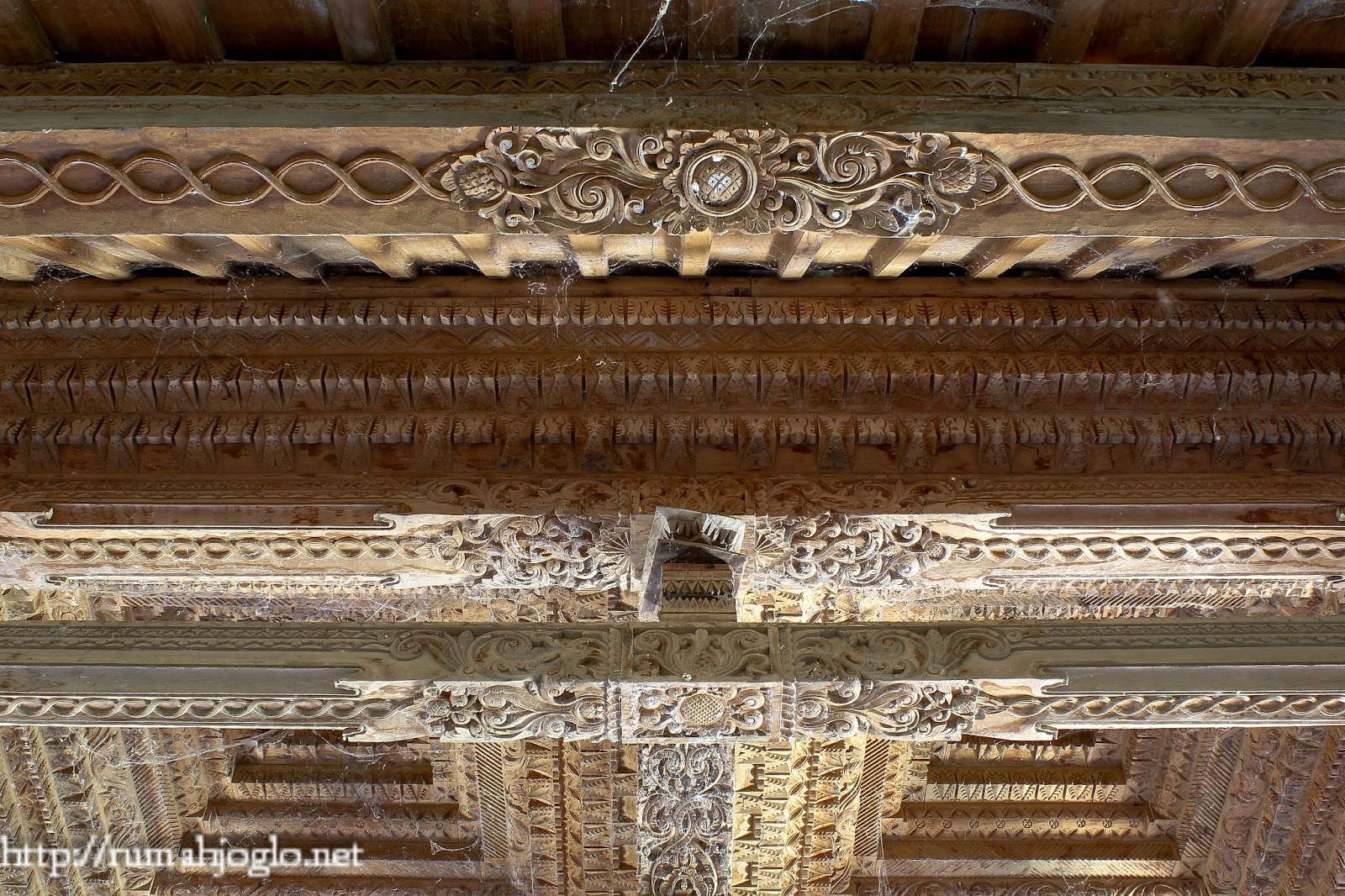 rumah tradisional joglo dalam estetika tradisi jawa ~ Rumah Joglo.net