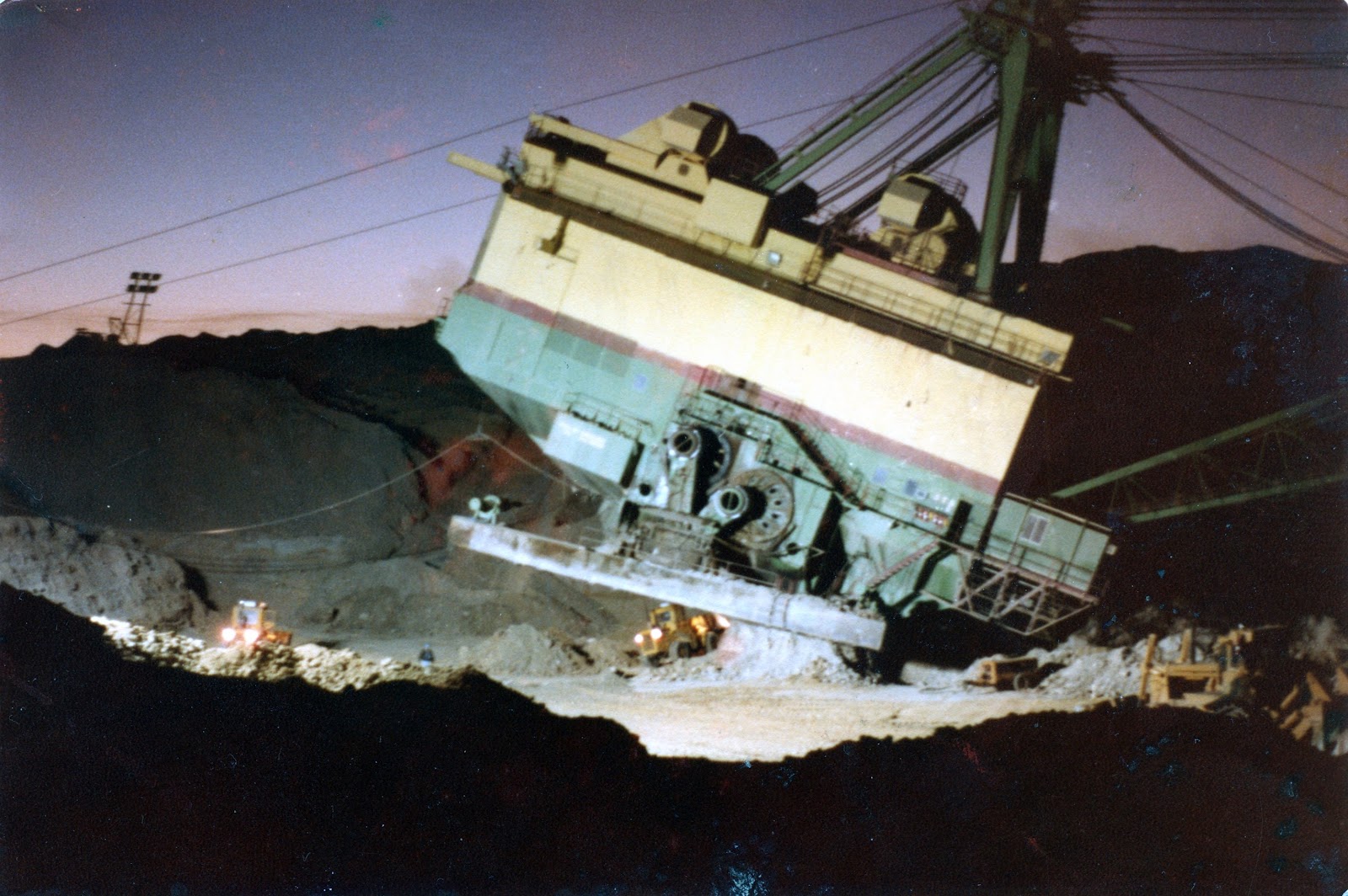 Mining Mayhem: Marion 8900 Dragline Recovery