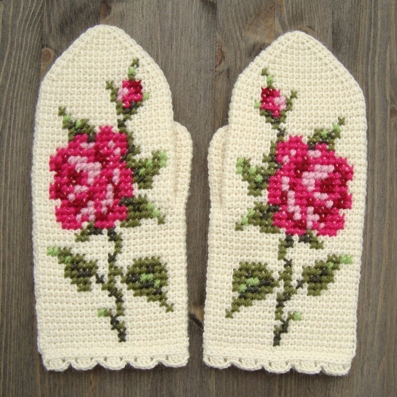 Irina: Mittens. Embroidery.