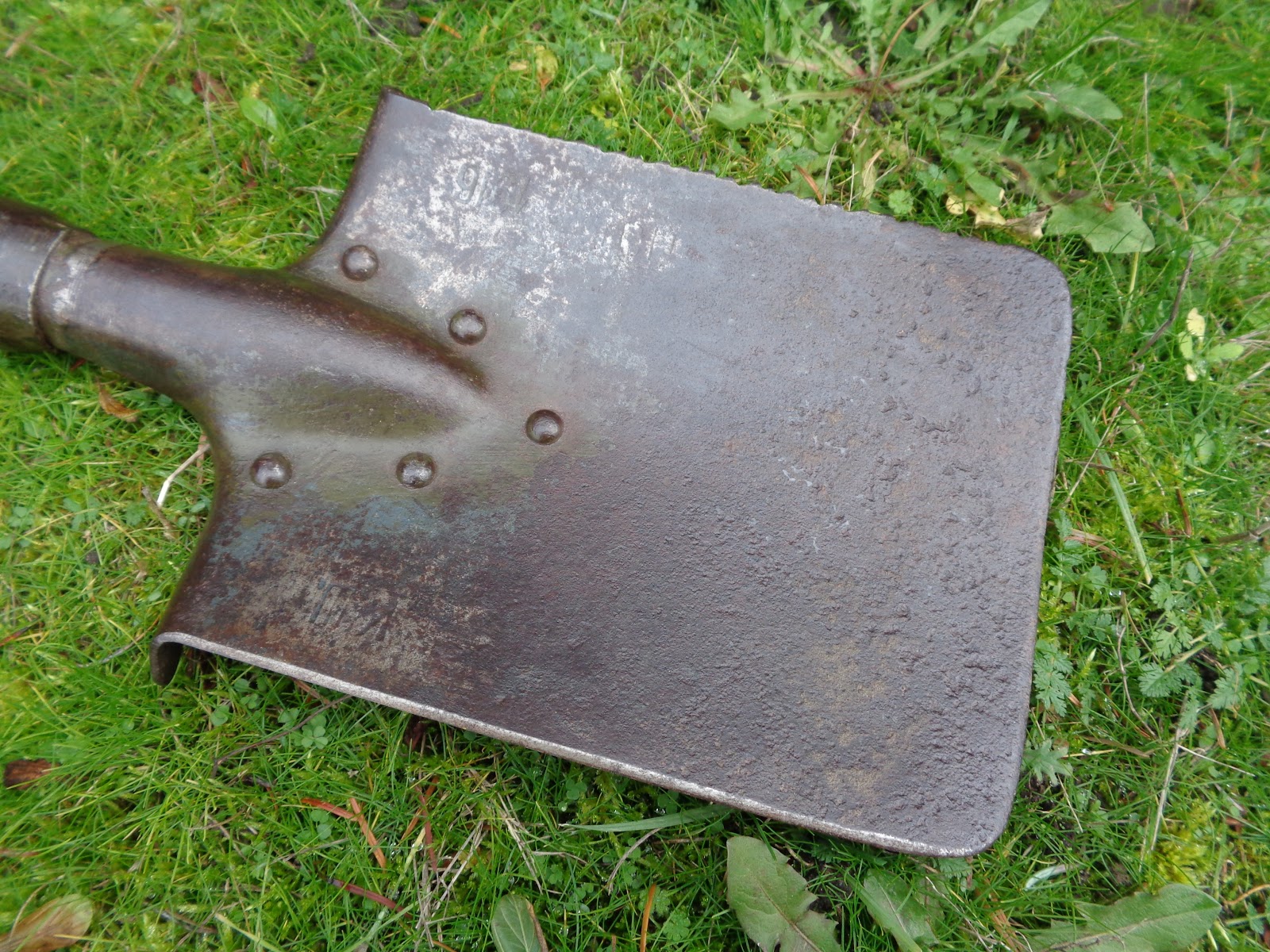 Four Bees: Imperial Russan Trench Spade - Shovel, 1916, К Ш, Saw Tooth ...