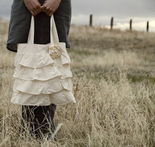 Call Me Crafty Momma: cute ruffle purse