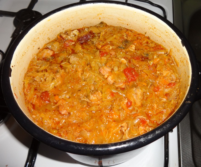 Smaki Czarka & Mariolki: Tradycyjny polski bigos.