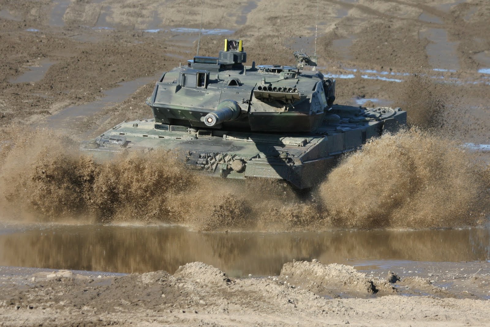 Defense News: Leopard 2 A6