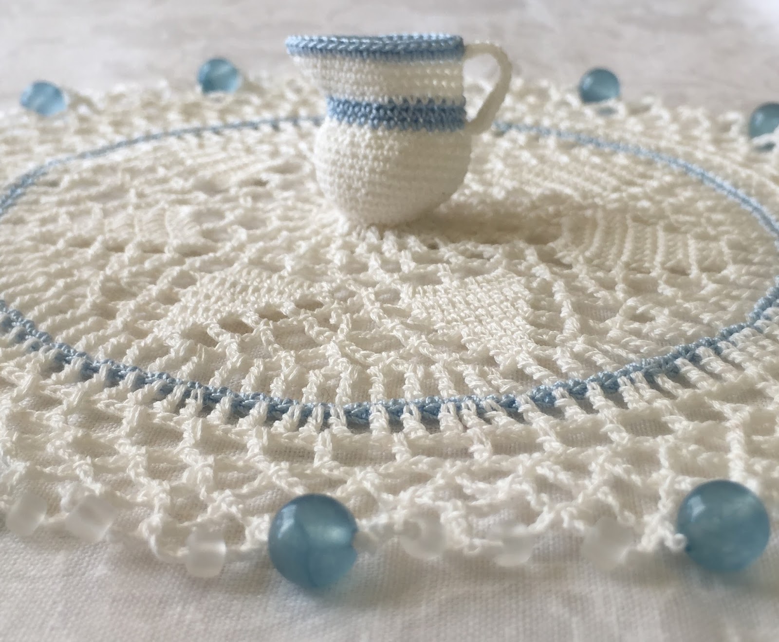 Free Crochet Pattern - Milk Jug Cover with Figural Milk Jug