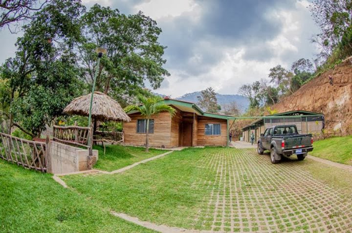 Tourism In El Salvador : Fundacion Refugio Salvaje (FURESA)