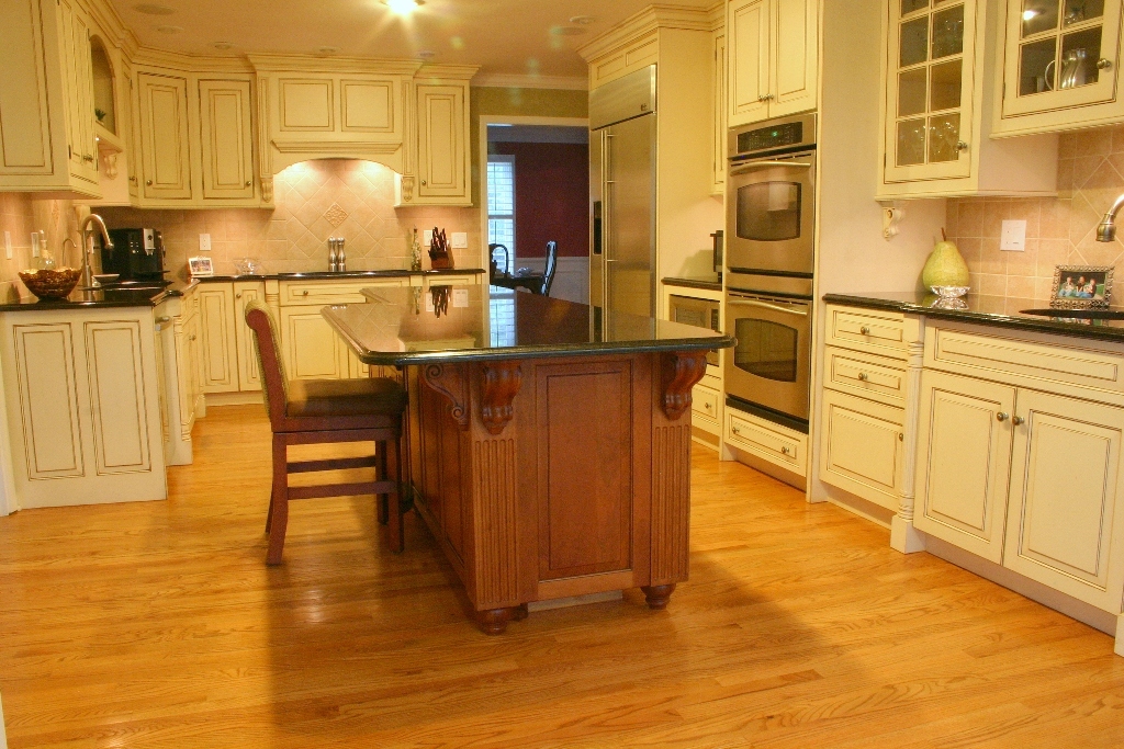 The Laurence Family: Kitchen Cabinets