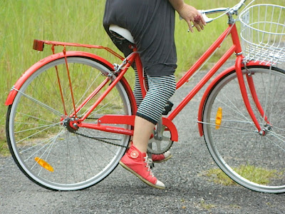 Indigo Inspirations: lovin'.......my new red vintage bike