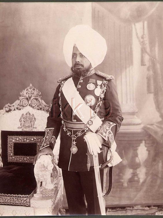 CHINAR SHADE : MAHARAJA PARTAP SINGH ..A HUKKA PUFFING , GOD FEARING ...
