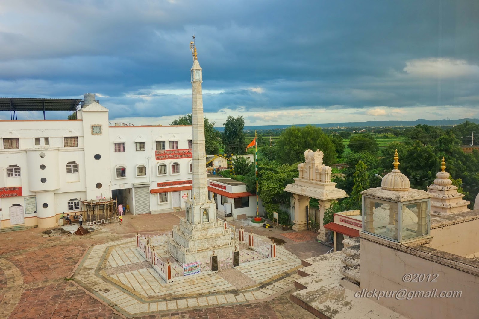 PicSpeakA1000words: Jain Temple @ Devlali