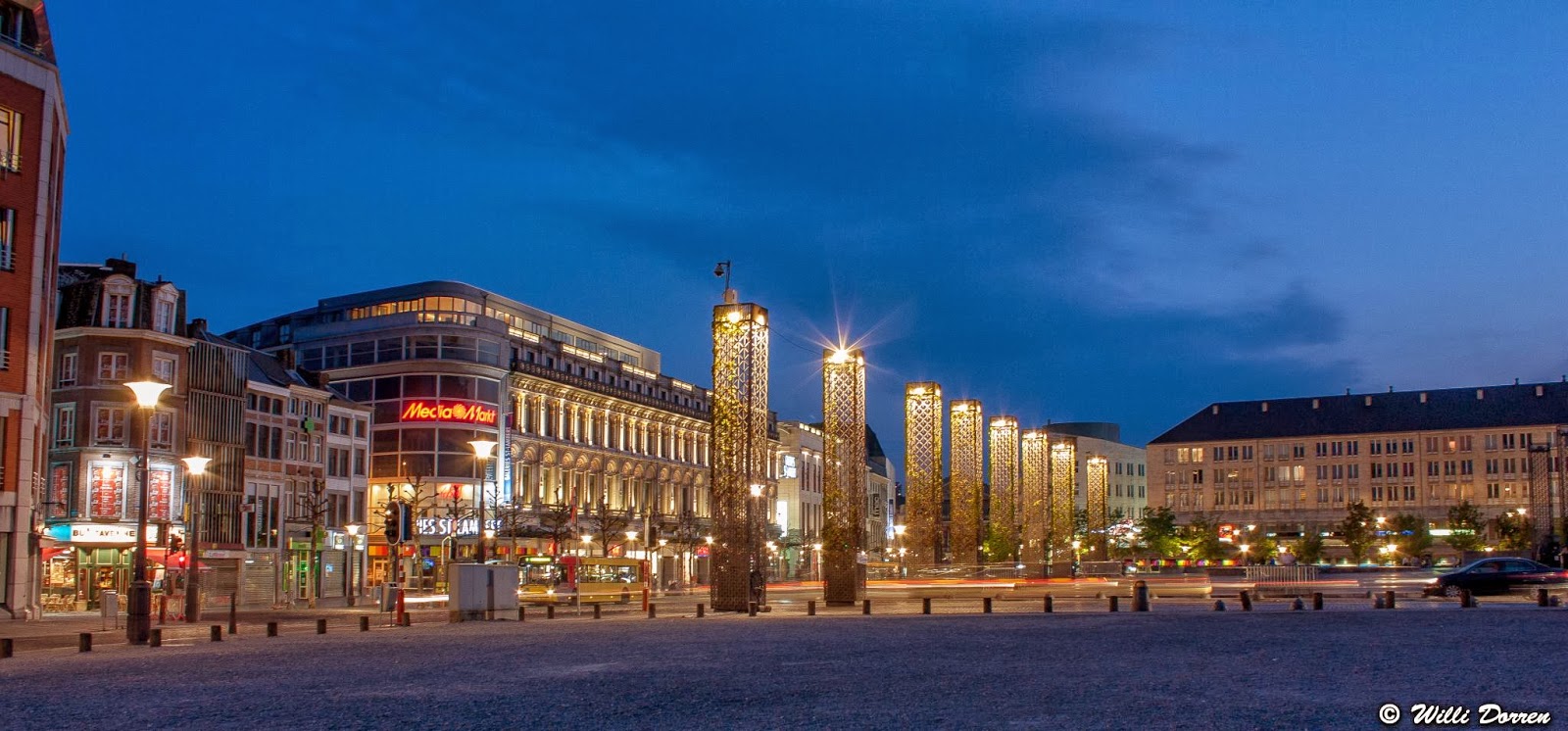 la ville de liege et ses quartiers: le centre de liege en soirée