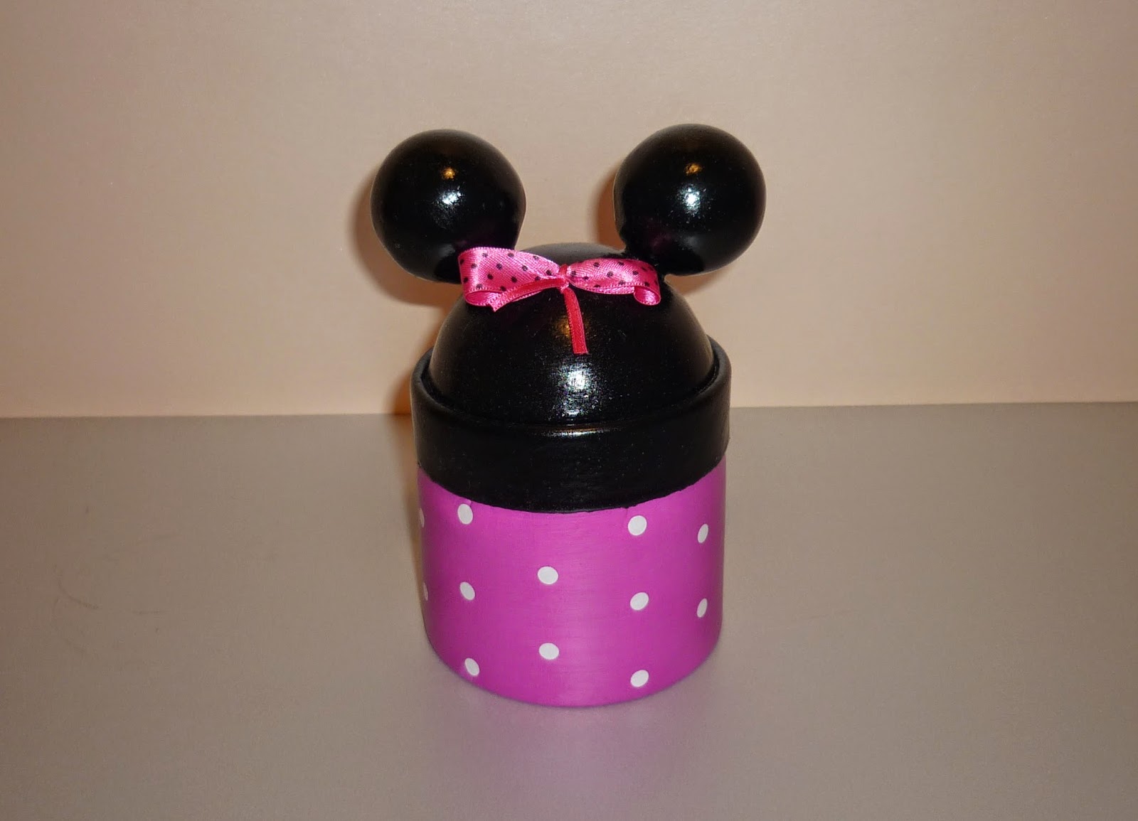 MinimandySign: Golosinero de Minnie en Porcelana Fría.