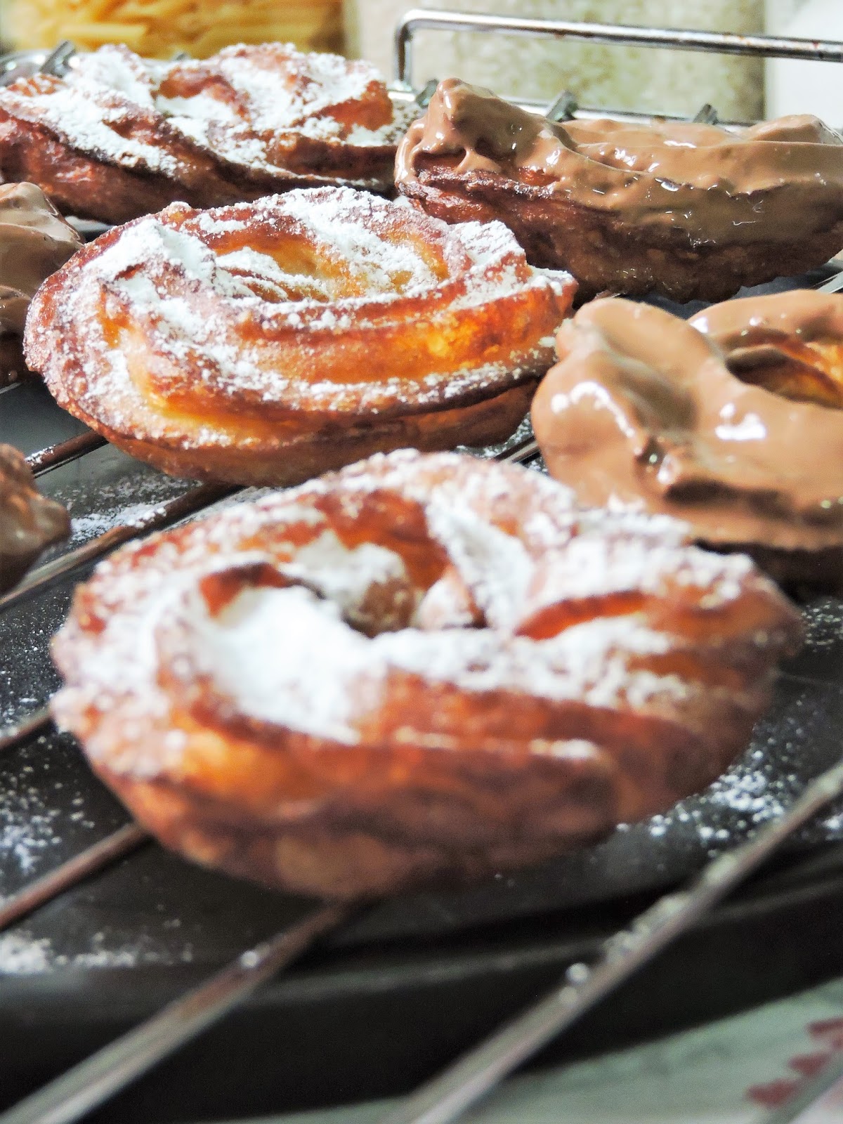 Eni's Kitchen: Crullers con chocolate y azucar y ¿como preparar pasta ...