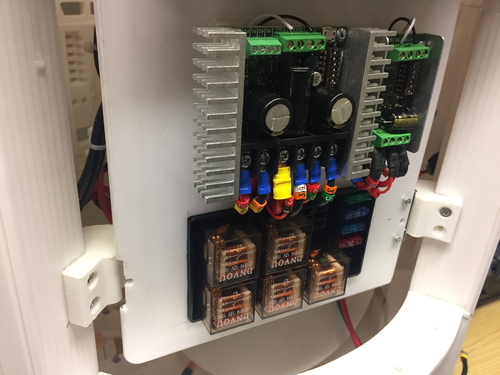 R2D2 Electrical wiring continues