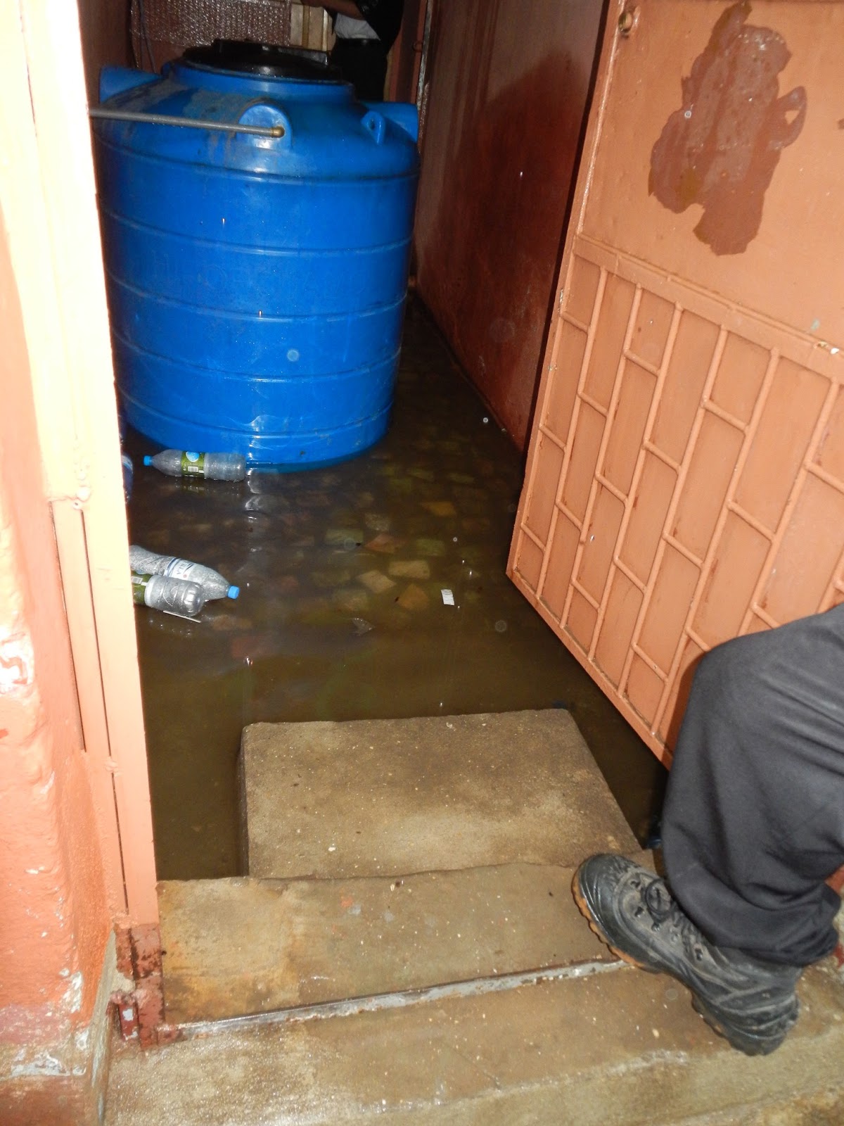 Elder Connor Dunkley: First days in Luanda..Flooding...Bucket Showers ...