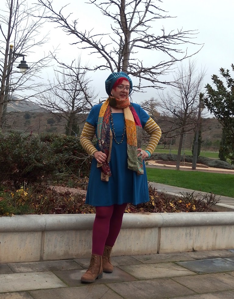 Señora Allnut: teal dress & scarves