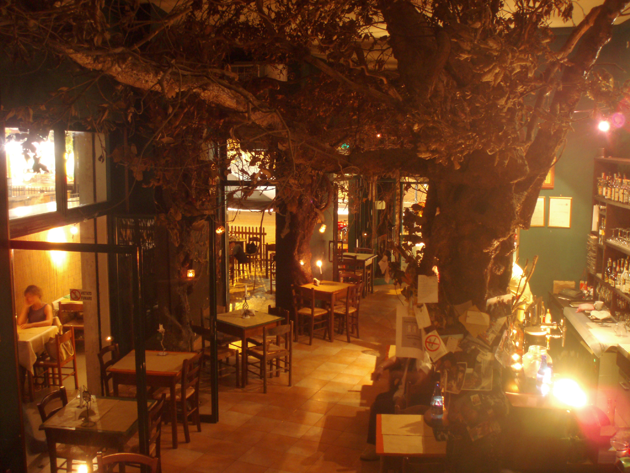 Vivere Roma: RISTORANTI PARTICOLARI A ROMA