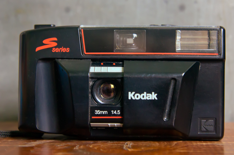 Beacon 225: Blue Deluxe, Kodak S 100 EF, and Vivitar Champion II