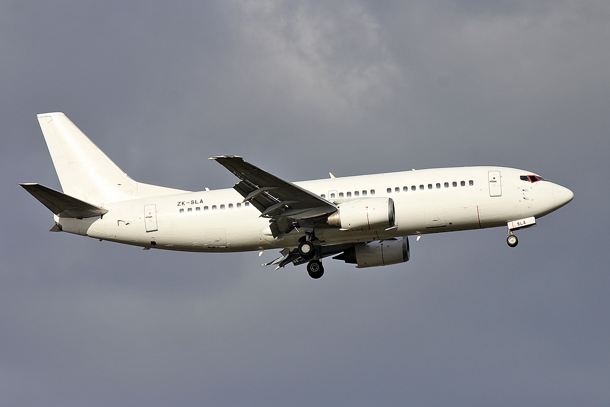 Perth Airport Spotter's Blog: Airwork (NZ) Ltd B737-377 arrives ex ...
