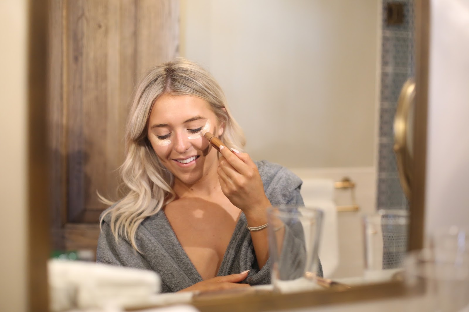 Emtalks: Charlotte Tilbury Hollywood Contour Wand And Highlighter Stick ...