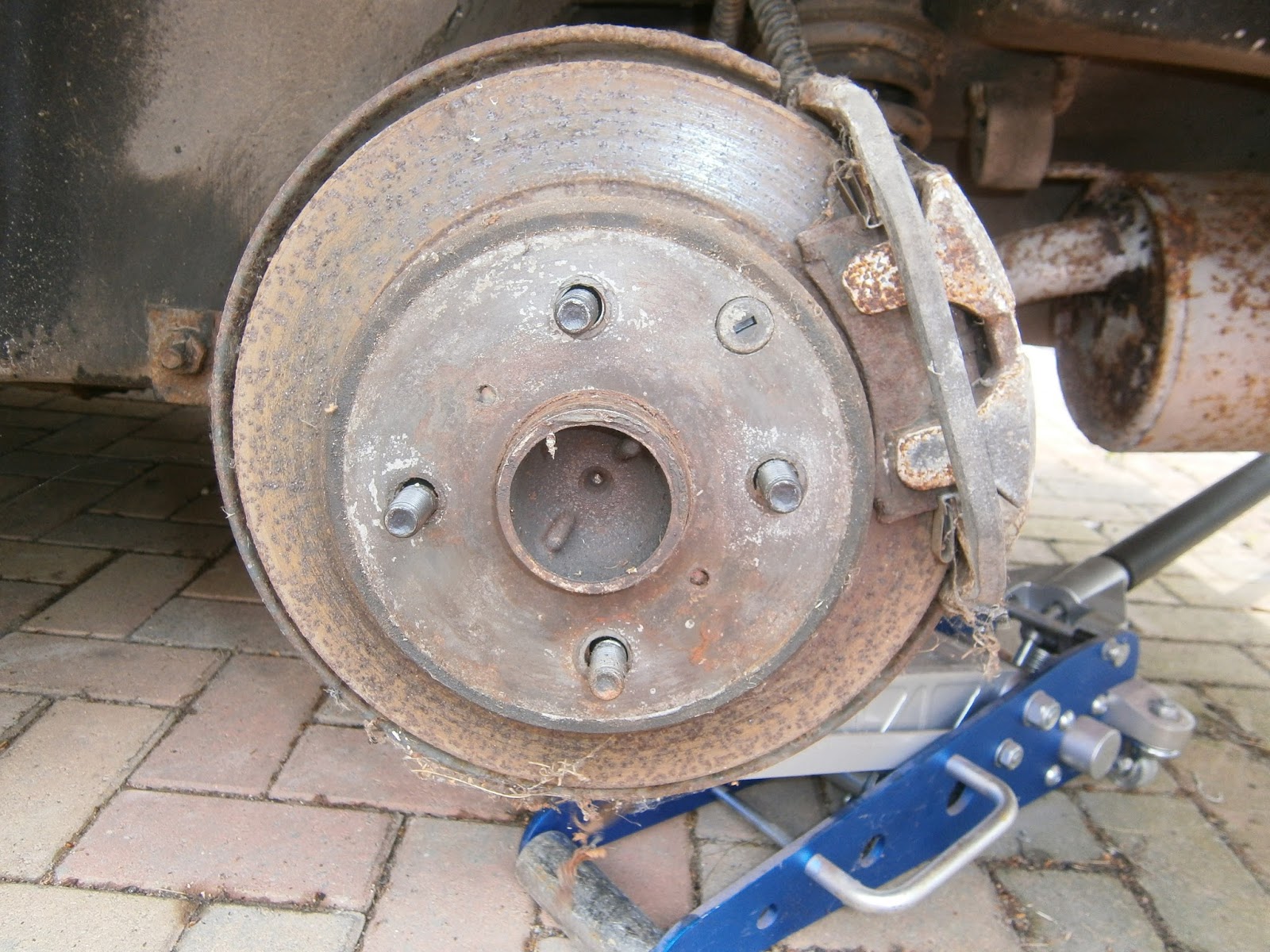 Lotus Excel Restoration: Dismantling the rear brakes and Parking Brake