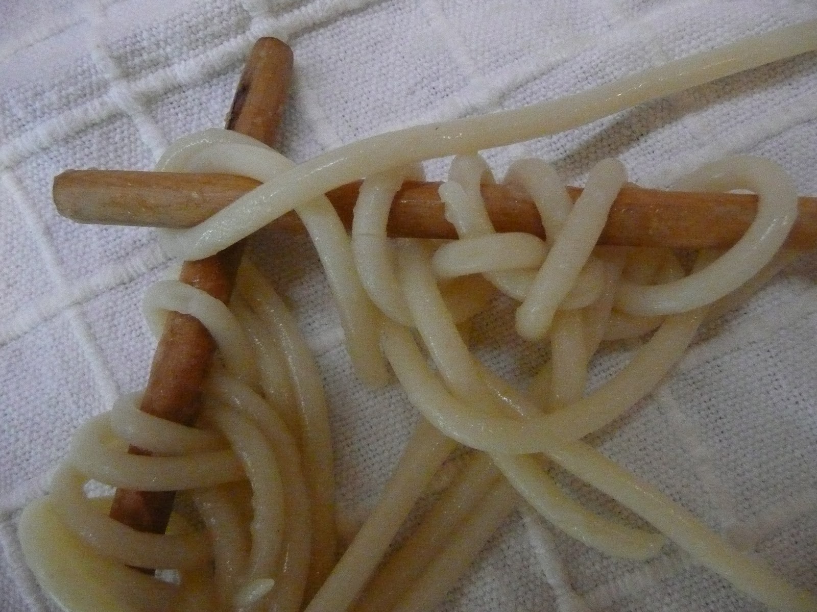 chopkins: Spaghetti knitting