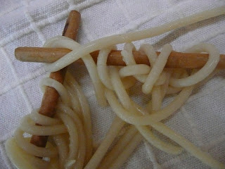 chopkins: Spaghetti knitting