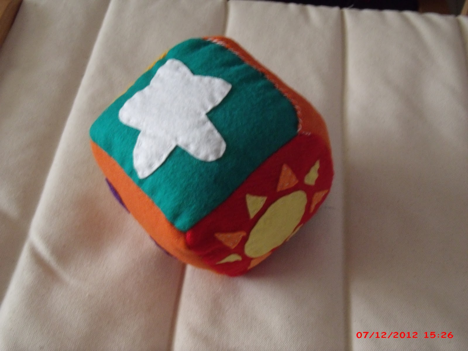 MI RINCONCITO DE COSITAS: DADO DE RECICLAJE