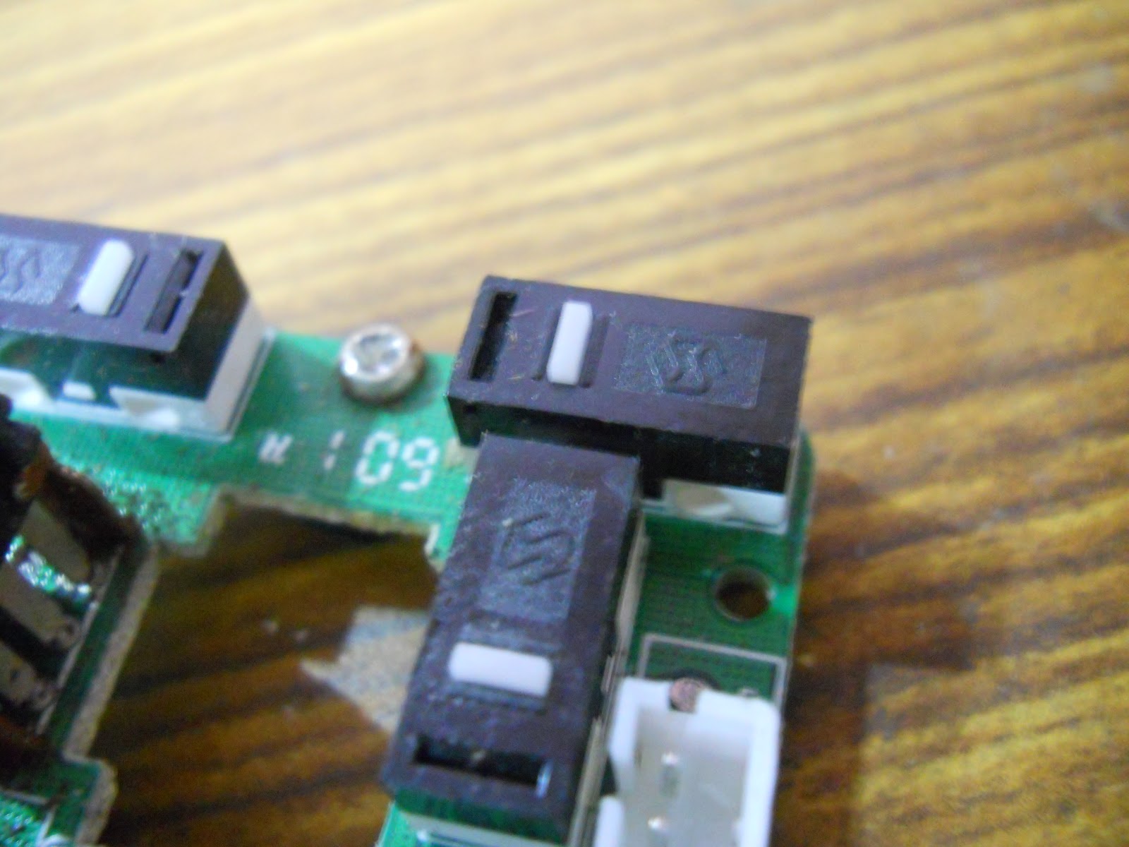 EVER WONDER WHATS INSIDE: INSIDE A WIRELESS OPTICAL MOUSE