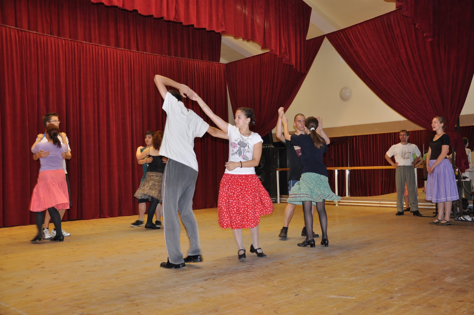 Puţini participanţi la tabăra de dansuri populare din Chitighaz